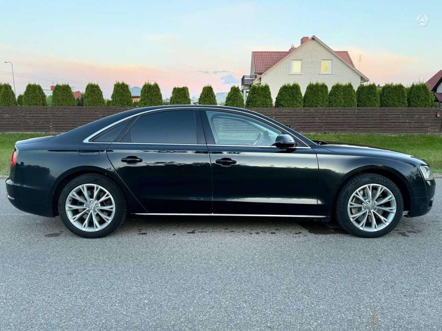 Black Audi A8 2011 in Vilnius, with an engine capacity of 4.13 L and mileage of 380 thousand km for 8200 €, photo 8 on AUTOMOTO.COM.LV