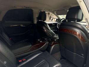 Black Audi A8 2011 in Vilnius, with an engine capacity of 4.13 L and mileage of 380 thousand km for 8200 €, photo 11 on AUTOMOTO.COM.LV