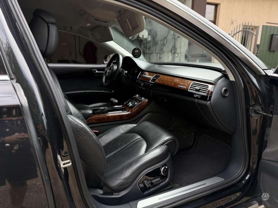 Black Audi A8 2011 in Vilnius, with an engine capacity of 4.13 L and mileage of 380 thousand km for 8200 €, photo 12 on AUTOMOTO.COM.LV