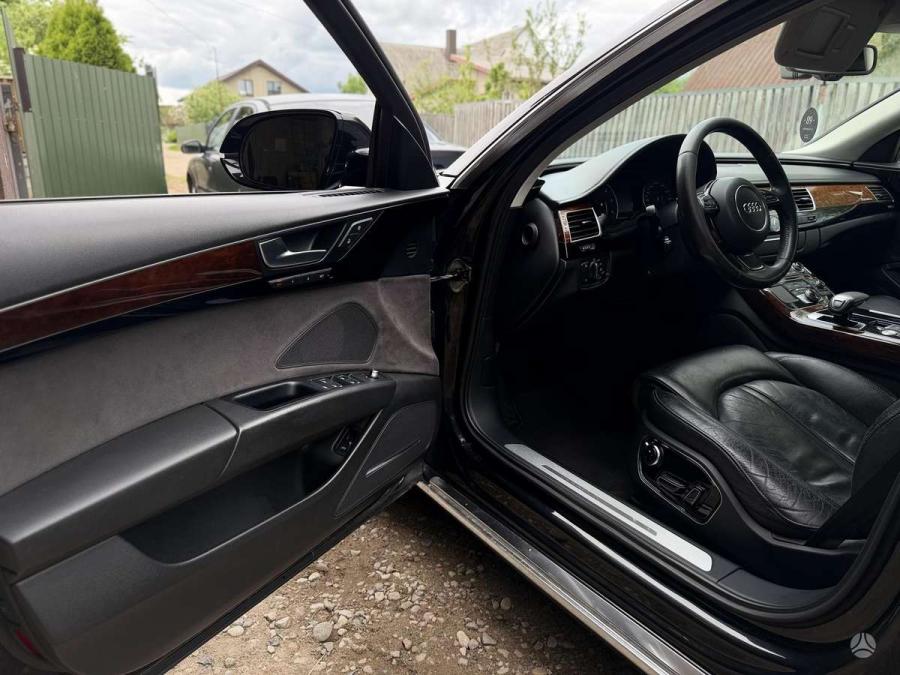 Black Audi A8 2011 in Vilnius, with an engine capacity of 4.13 L and mileage of 380 thousand km for 8200 €, photo 15 on AUTOMOTO.COM.LV