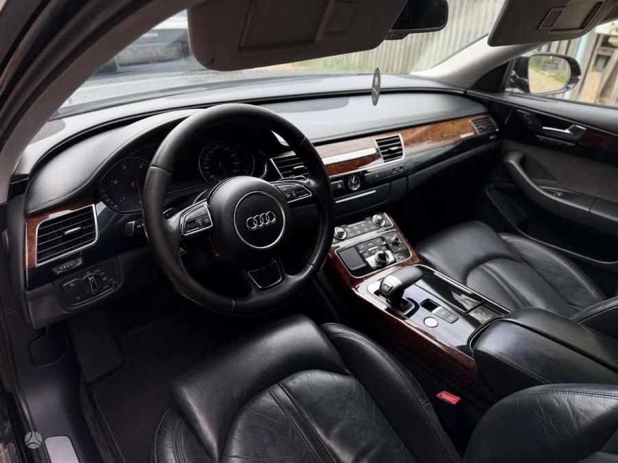 Black Audi A8 2011 in Vilnius, with an engine capacity of 4.13 L and mileage of 380 thousand km for 8200 €, photo 16 on AUTOMOTO.COM.LV