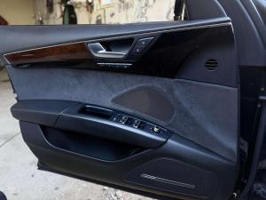 Black Audi A8 2011 in Vilnius, with an engine capacity of 4.13 L and mileage of 380 thousand km for 8200 €, photo 17 on AUTOMOTO.COM.LV