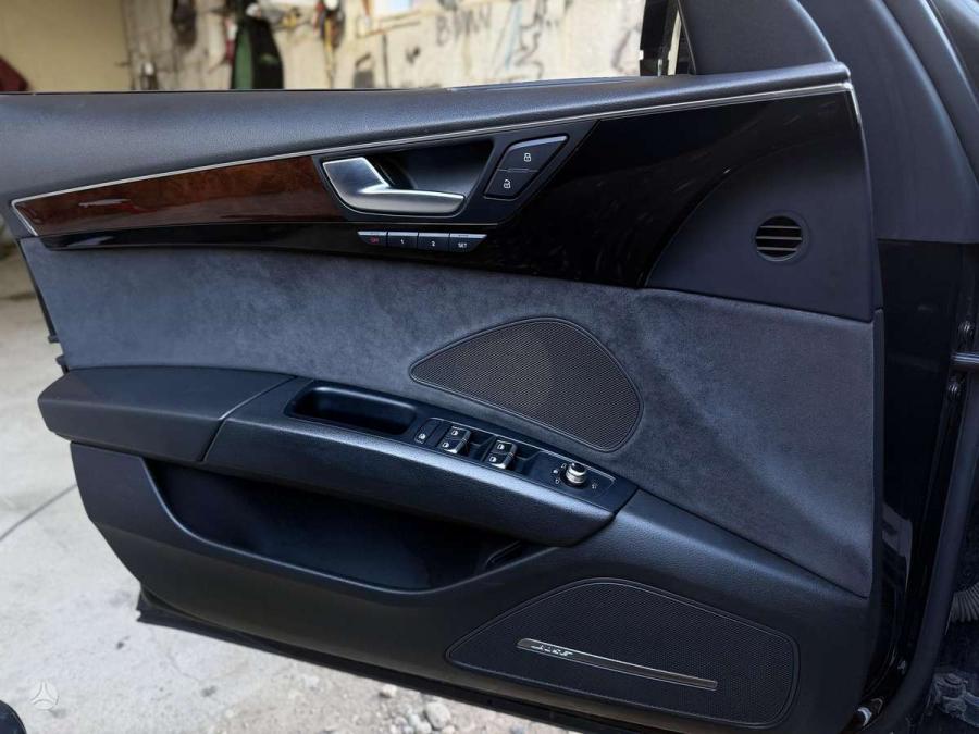 Black Audi A8 2011 in Vilnius, with an engine capacity of 4.13 L and mileage of 380 thousand km for 8200 €, photo 17 on AUTOMOTO.COM.LV