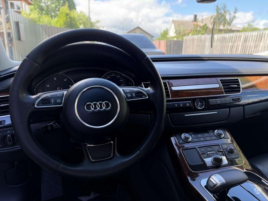 Black Audi A8 2011 in Vilnius, with an engine capacity of 4.13 L and mileage of 380 thousand km for 8200 €, photo 18 on AUTOMOTO.COM.LV