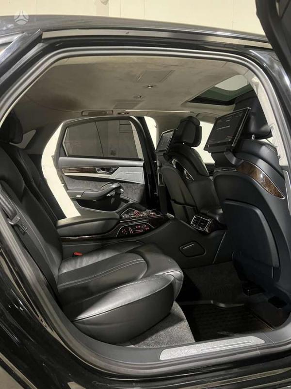 Melns Audi A8 2011 Klaipėda, ar dzinēja tilpumu 6.30 L un nobraukumu 137 tūkst. km par 9999 €, foto 3 vietnē AUTOMOTO.COM.LV