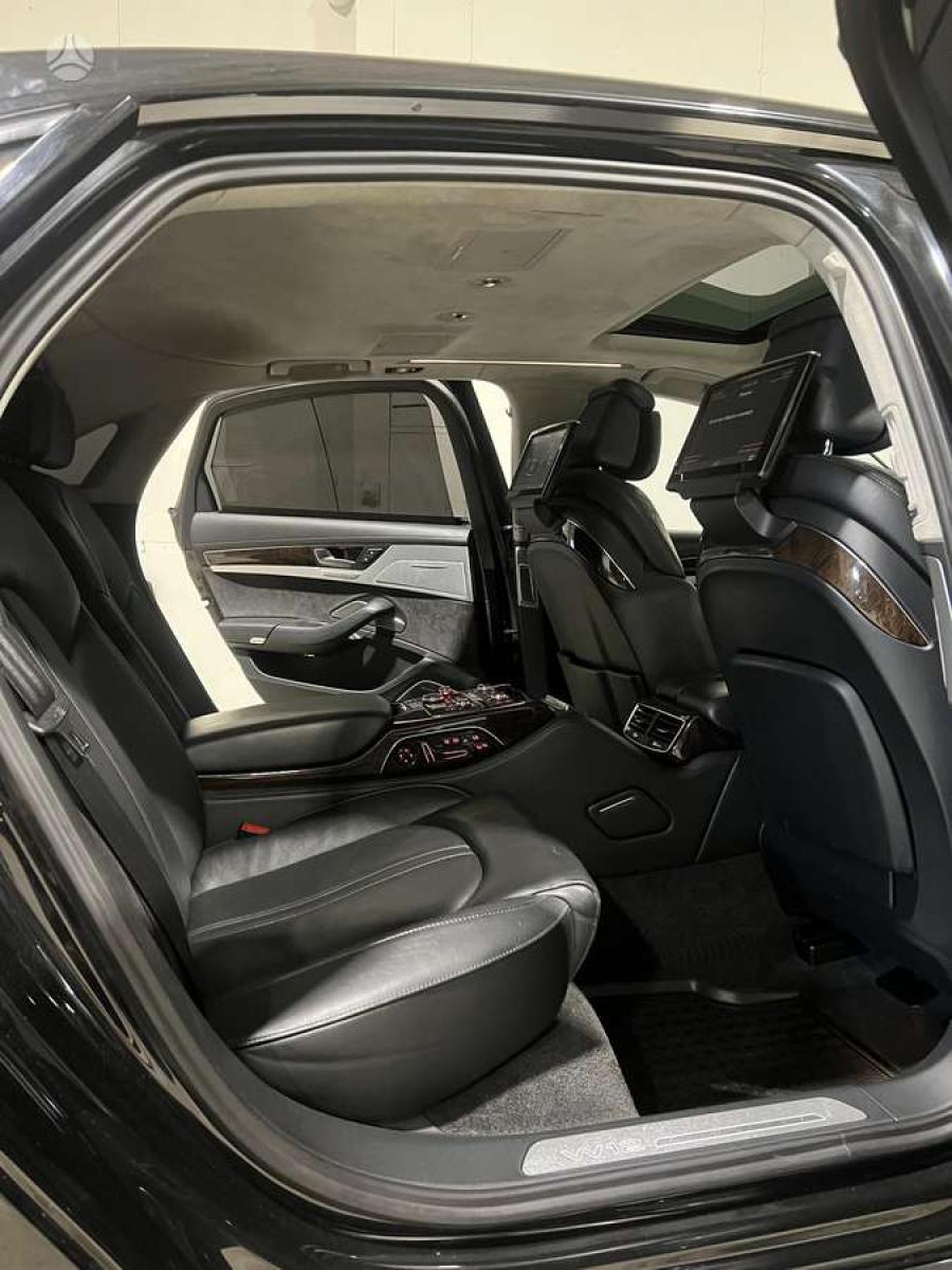 Melns Audi A8 2011 Klaipėda, ar dzinēja tilpumu 6.30 L un nobraukumu 137 tūkst. km par 9999 €, foto 4 vietnē AUTOMOTO.COM.LV