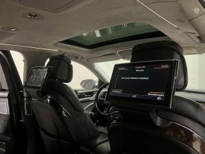 Melns Audi A8 2011 Klaipėda, ar dzinēja tilpumu 6.30 L un nobraukumu 137 tūkst. km par 9999 €, foto 12 vietnē AUTOMOTO.COM.LV