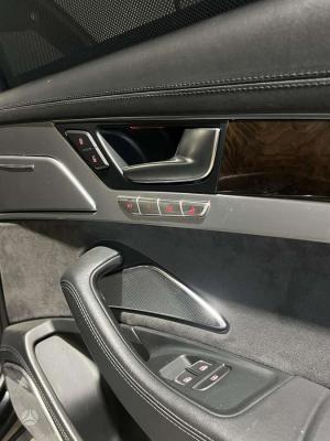 Melns Audi A8 2011 Klaipėda, ar dzinēja tilpumu 6.30 L un nobraukumu 137 tūkst. km par 9999 €, foto 13 vietnē AUTOMOTO.COM.LV