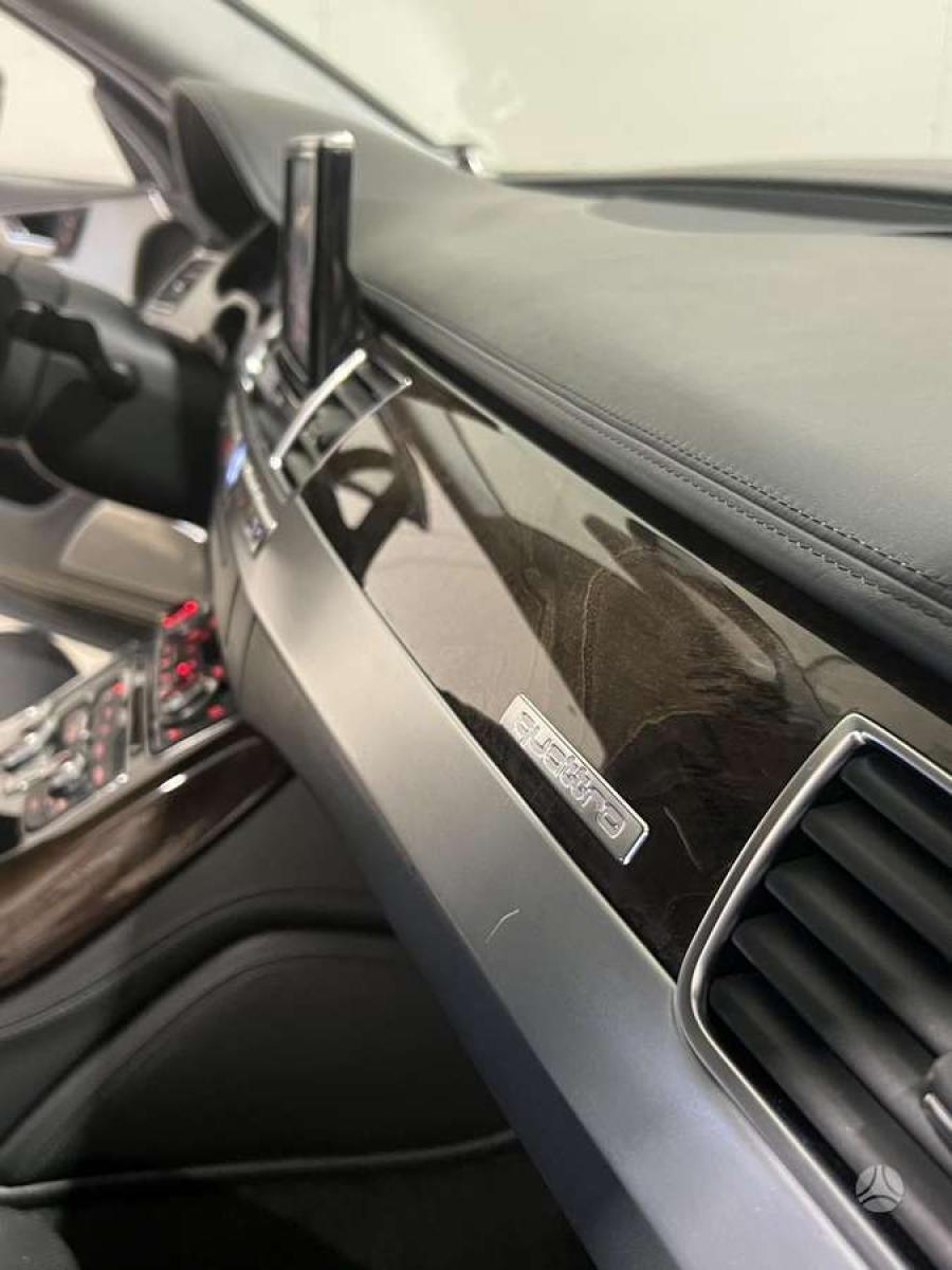 Melns Audi A8 2011 Klaipėda, ar dzinēja tilpumu 6.30 L un nobraukumu 137 tūkst. km par 9999 €, foto 19 vietnē AUTOMOTO.COM.LV
