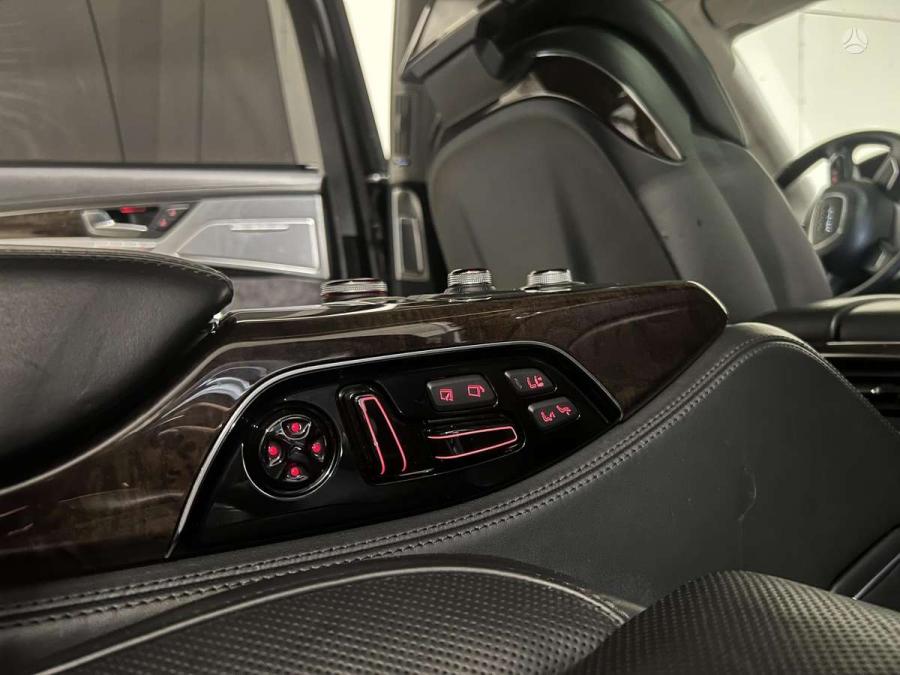 Melns Audi A8 2011 Klaipėda, ar dzinēja tilpumu 6.30 L un nobraukumu 137 tūkst. km par 9999 €, foto 20 vietnē AUTOMOTO.COM.LV