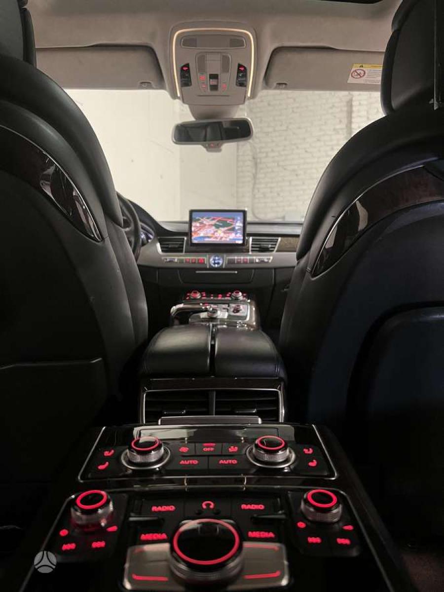 Melns Audi A8 2011 Klaipėda, ar dzinēja tilpumu 6.30 L un nobraukumu 137 tūkst. km par 9999 €, foto 29 vietnē AUTOMOTO.COM.LV