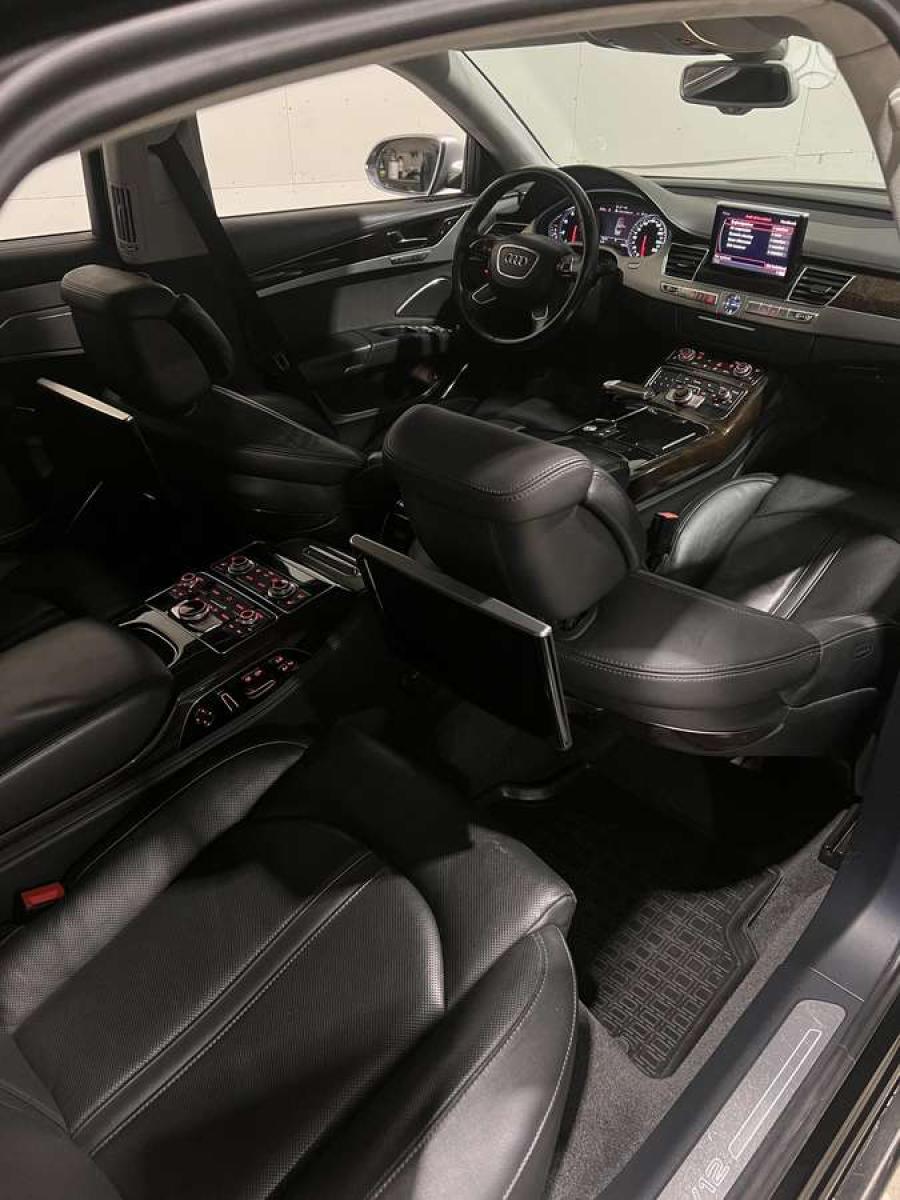 Melns Audi A8 2011 Klaipėda, ar dzinēja tilpumu 6.30 L un nobraukumu 137 tūkst. km par 9999 €, foto 33 vietnē AUTOMOTO.COM.LV