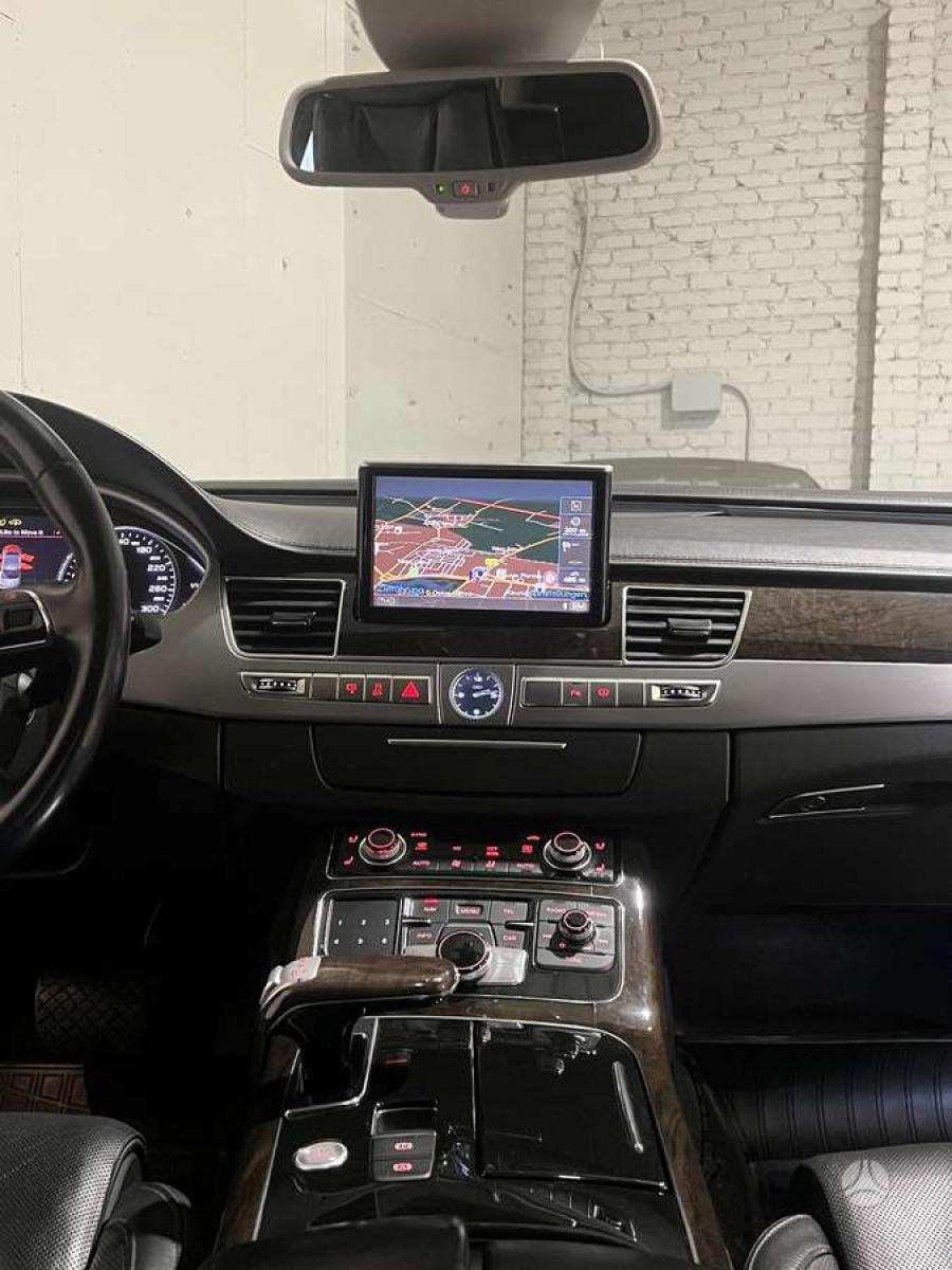 Melns Audi A8 2011 Klaipėda, ar dzinēja tilpumu 6.30 L un nobraukumu 137 tūkst. km par 9999 €, foto 39 vietnē AUTOMOTO.COM.LV