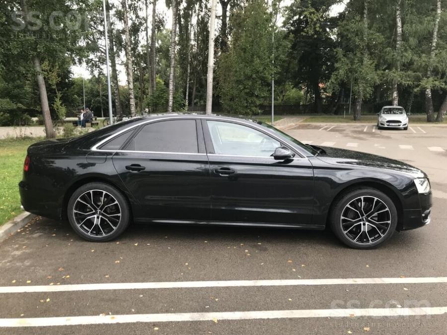 Black Audi A8 2011 in Riga, with an engine capacity of 3.00 L and mileage of 340 thousand km for 12500 €, photo 5 on AUTOMOTO.COM.LV