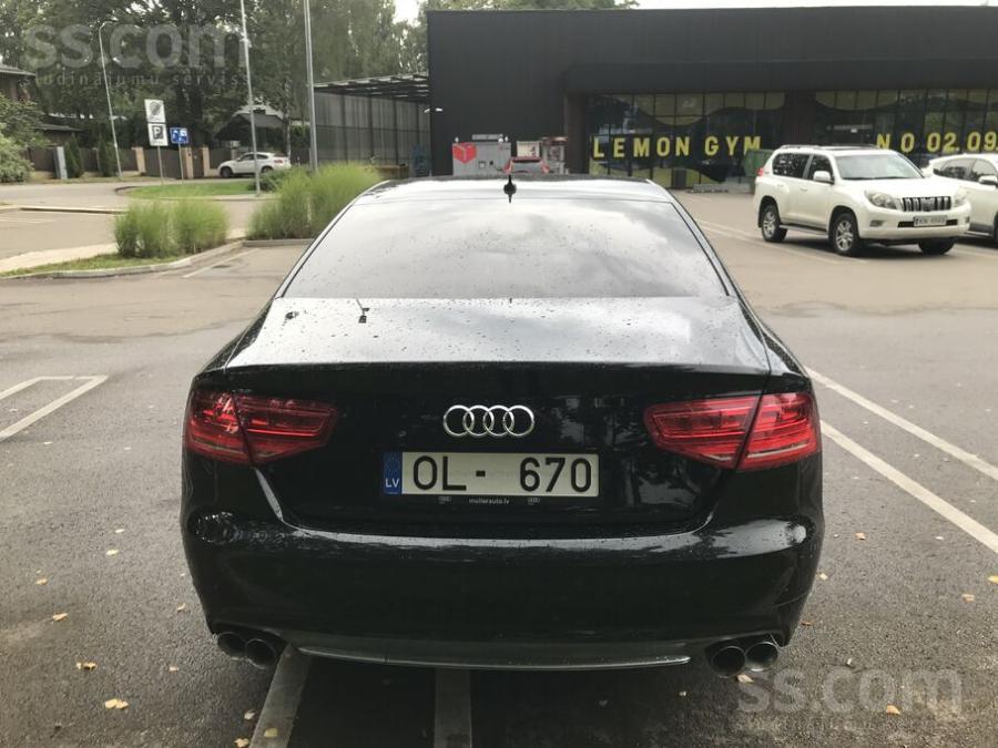 Black Audi A8 2011 in Riga, with an engine capacity of 3.00 L and mileage of 340 thousand km for 12500 €, photo 7 on AUTOMOTO.COM.LV