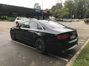 Black Audi A8 2011 in Riga, with an engine capacity of 3.00 L and mileage of 340 thousand km for 12500 €, photo 8 on AUTOMOTO.COM.LV