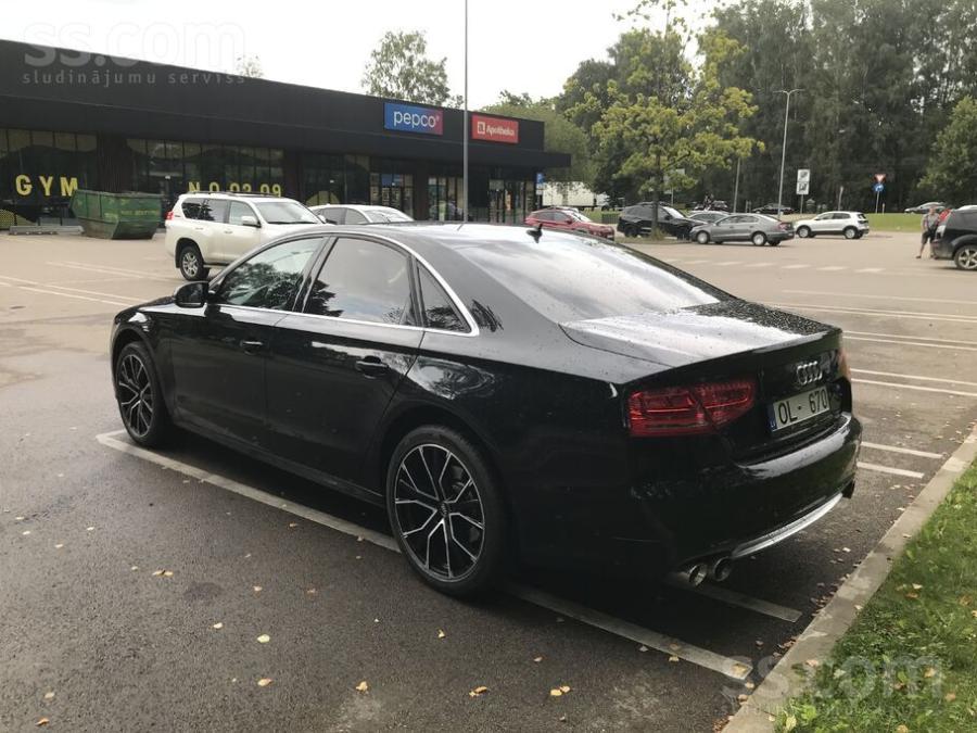 Black Audi A8 2011 in Riga, with an engine capacity of 3.00 L and mileage of 340 thousand km for 12500 €, photo 8 on AUTOMOTO.COM.LV
