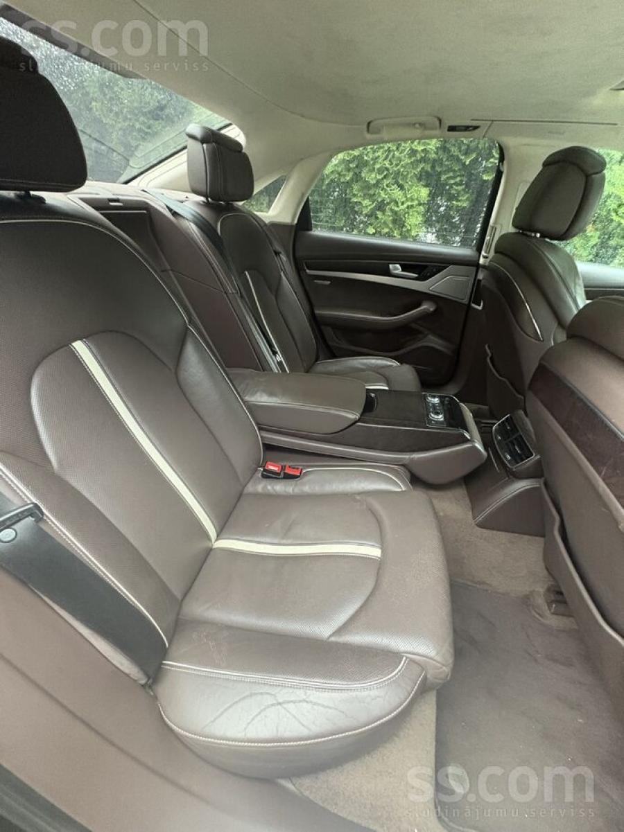 Black Audi A8 2011 in Riga, with an engine capacity of 3.00 L and mileage of 340 thousand km for 12500 €, photo 12 on AUTOMOTO.COM.LV
