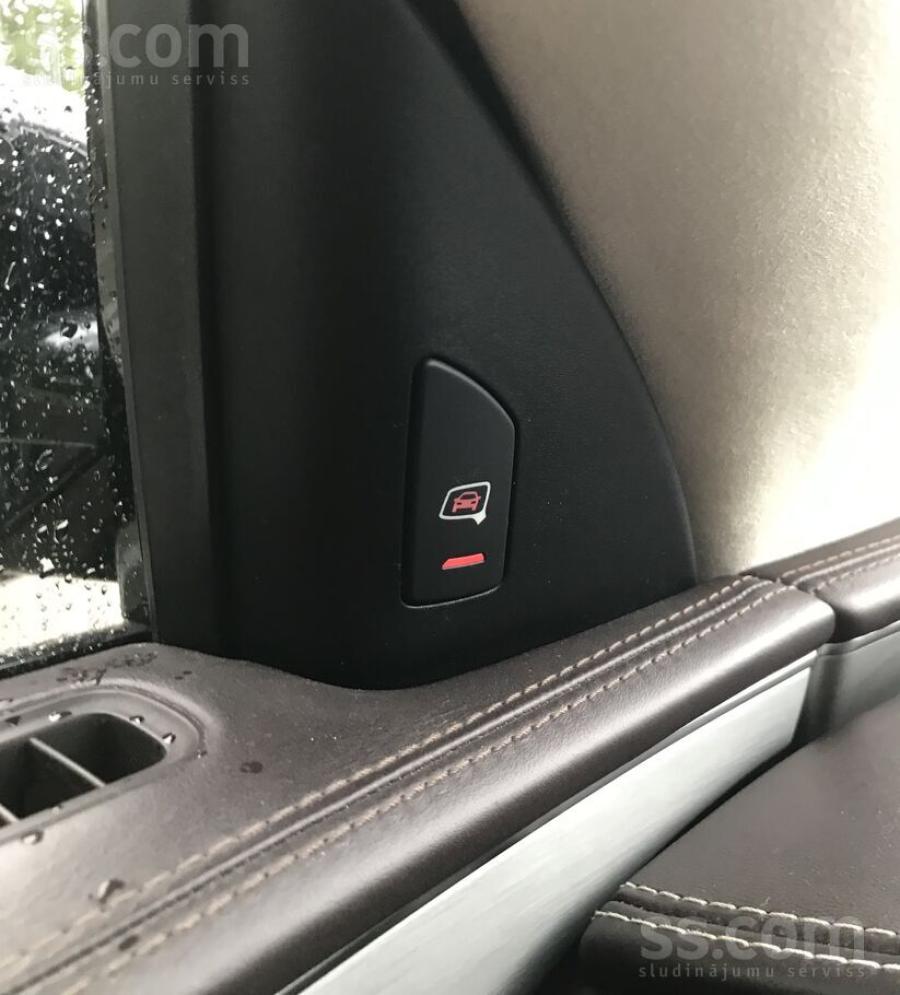Black Audi A8 2011 in Riga, with an engine capacity of 3.00 L and mileage of 340 thousand km for 12500 €, photo 18 on AUTOMOTO.COM.LV