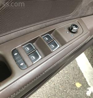 Black Audi A8 2011 in Riga, with an engine capacity of 3.00 L and mileage of 340 thousand km for 12500 €, photo 20 on AUTOMOTO.COM.LV