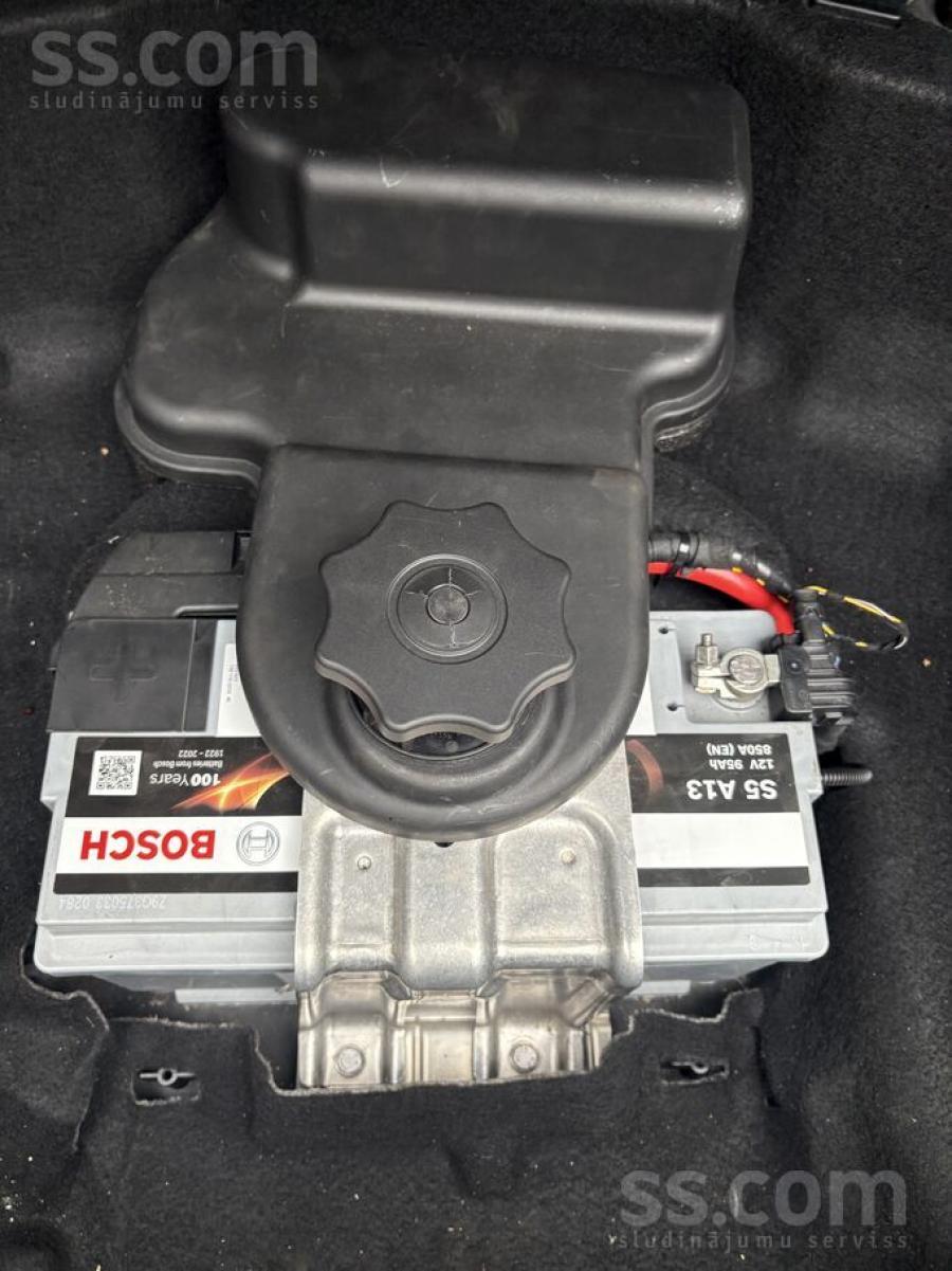 Black Audi A8 2011 in Riga, with an engine capacity of 3.00 L and mileage of 340 thousand km for 12500 €, photo 25 on AUTOMOTO.COM.LV