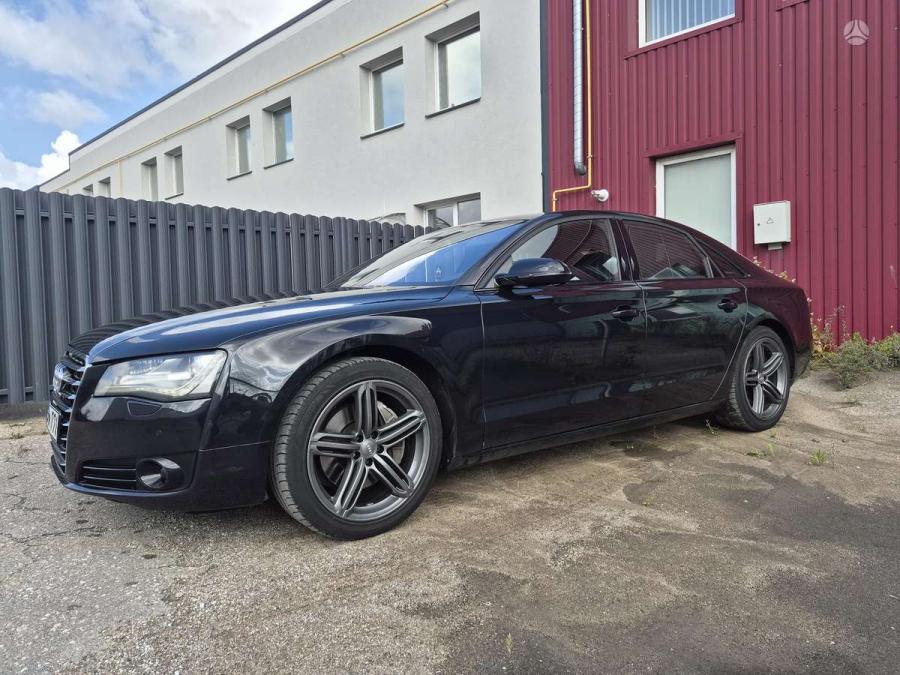Black Audi A8 2011 in Siauliai, with an engine capacity of 2.97 L and mileage of 391 thousand km for 10500 €, photo 3 on AUTOMOTO.COM.LV