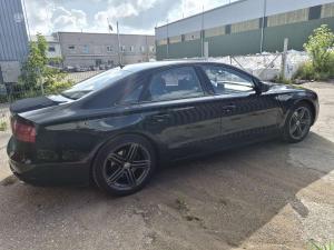 Black Audi A8 2011 in Siauliai, with an engine capacity of 2.97 L and mileage of 391 thousand km for 10500 €, photo 5 on AUTOMOTO.COM.LV