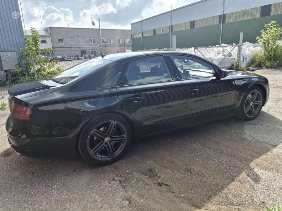 Black Audi A8 2011 in Siauliai, with an engine capacity of 2.97 L and mileage of 391 thousand km for 10500 €, photo 5 on AUTOMOTO.COM.LV