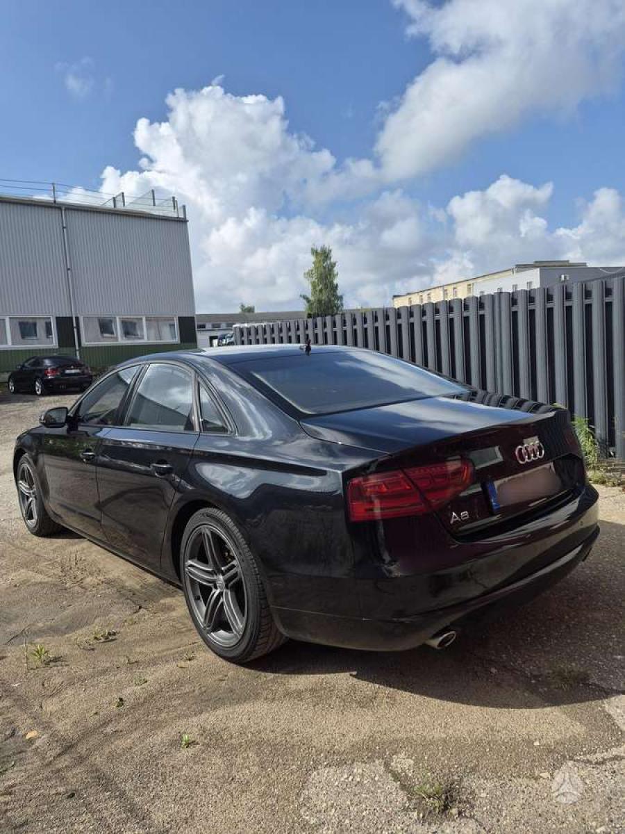 Black Audi A8 2011 in Siauliai, with an engine capacity of 2.97 L and mileage of 391 thousand km for 10500 €, photo 7 on AUTOMOTO.COM.LV