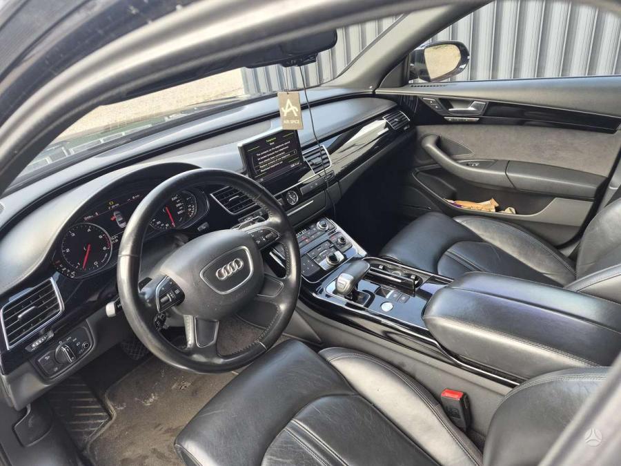 Black Audi A8 2011 in Siauliai, with an engine capacity of 2.97 L and mileage of 391 thousand km for 10500 €, photo 9 on AUTOMOTO.COM.LV