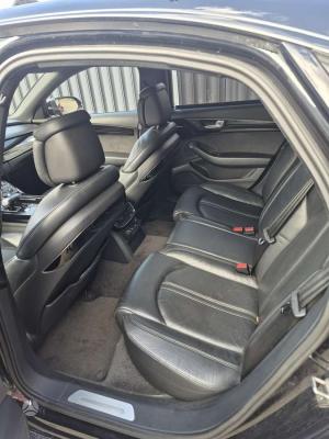 Black Audi A8 2011 in Siauliai, with an engine capacity of 2.97 L and mileage of 391 thousand km for 10500 €, photo 11 on AUTOMOTO.COM.LV