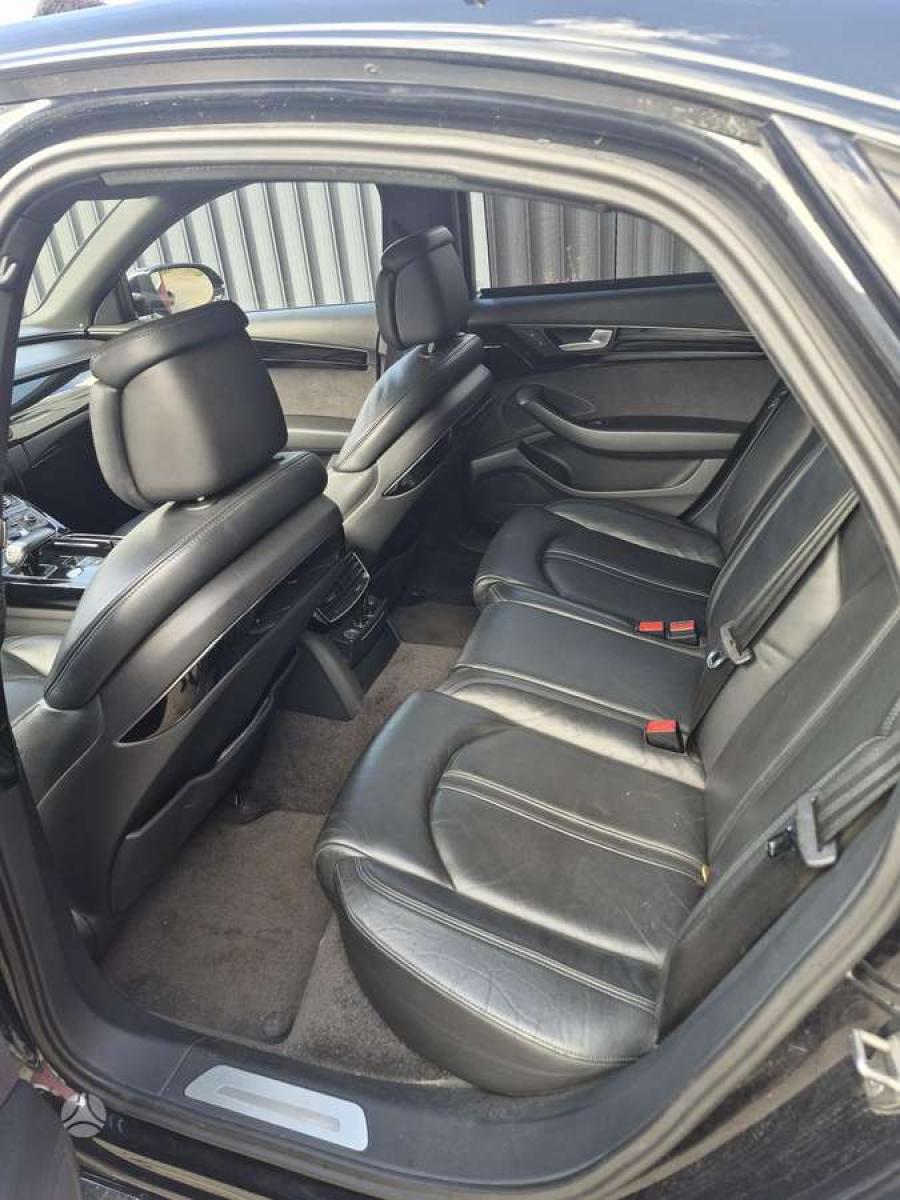 Black Audi A8 2011 in Siauliai, with an engine capacity of 2.97 L and mileage of 391 thousand km for 10500 €, photo 11 on AUTOMOTO.COM.LV