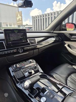 Black Audi A8 2011 in Siauliai, with an engine capacity of 2.97 L and mileage of 391 thousand km for 10500 €, photo 15 on AUTOMOTO.COM.LV