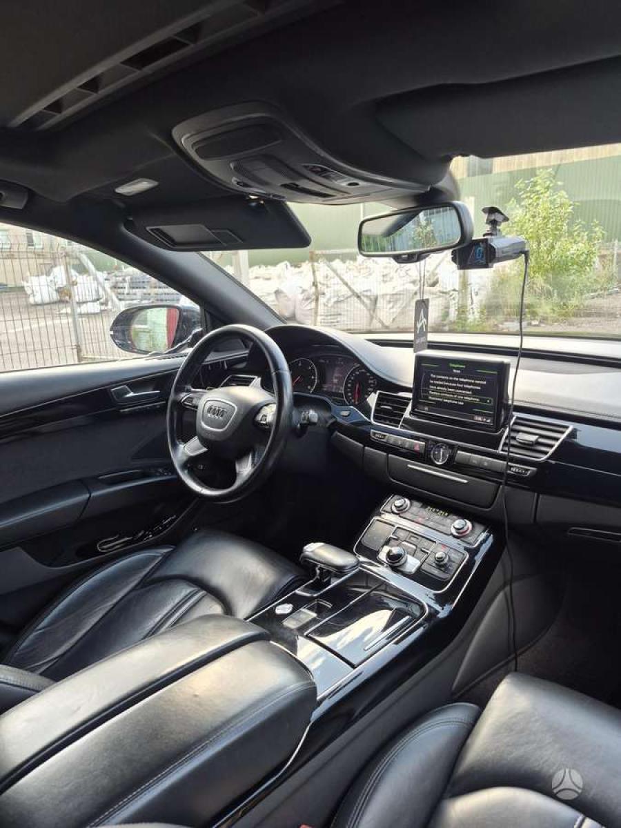 Black Audi A8 2011 in Siauliai, with an engine capacity of 2.97 L and mileage of 391 thousand km for 10500 €, photo 16 on AUTOMOTO.COM.LV