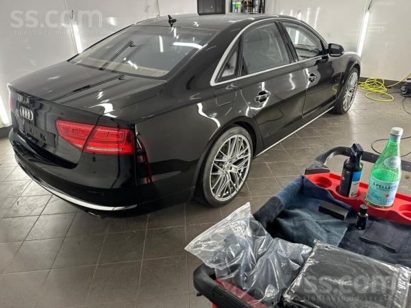 Black Audi A8 2012 in Riga, with an engine capacity of 4.20 L and mileage of 324 thousand km for 14700 €, photo 3 on AUTOMOTO.COM.LV