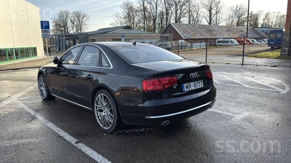 Black Audi A8 2012 in Riga, with an engine capacity of 4.20 L and mileage of 324 thousand km for 14700 €, photo 9 on AUTOMOTO.COM.LV