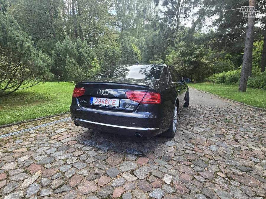 Black Audi A8 2012 in Vilnius, with an engine capacity of 4.20 L and mileage of 61 thousand km for 14500 €, photo 2 on AUTOMOTO.COM.LV