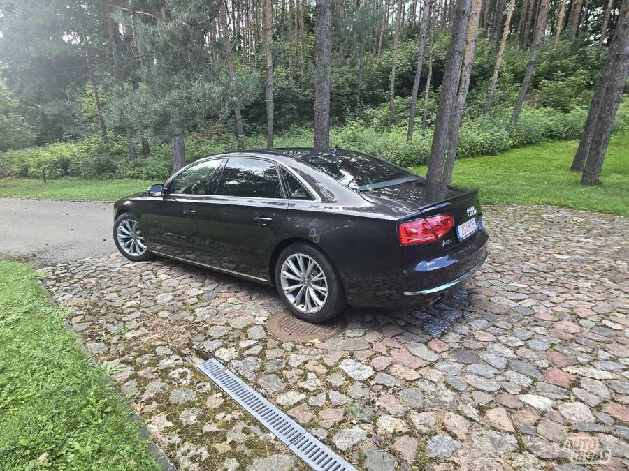 Black Audi A8 2012 in Vilnius, with an engine capacity of 4.20 L and mileage of 61 thousand km for 14500 €, photo 3 on AUTOMOTO.COM.LV