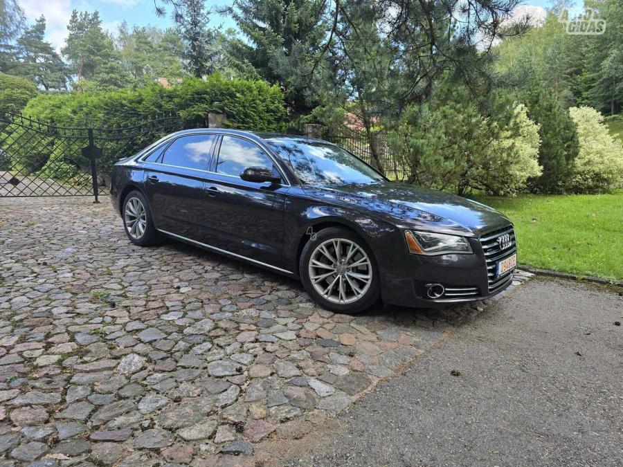 Black Audi A8 2012 in Vilnius, with an engine capacity of 4.20 L and mileage of 61 thousand km for 14500 €, photo 6 on AUTOMOTO.COM.LV