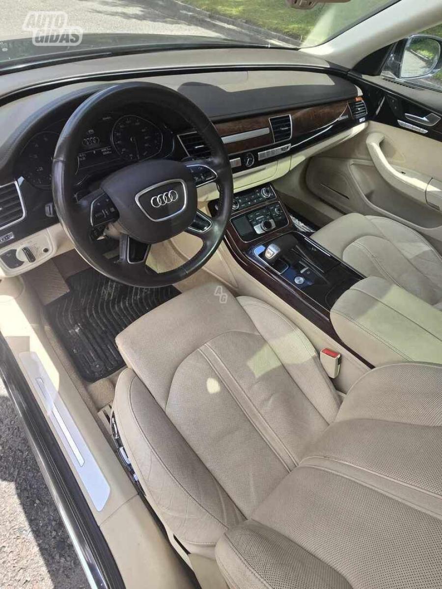Black Audi A8 2012 in Vilnius, with an engine capacity of 4.20 L and mileage of 61 thousand km for 14500 €, photo 10 on AUTOMOTO.COM.LV