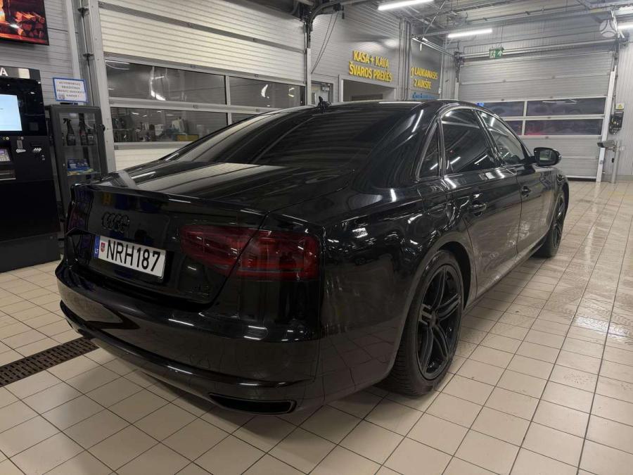 Melns Audi A8 2012 Viļņa, ar dzinēja tilpumu 4.16 L un nobraukumu 160 tūkst. km par 13000 €, foto 5 vietnē AUTOMOTO.COM.LV