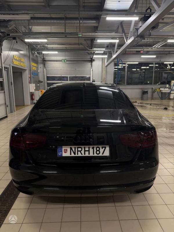 Melns Audi A8 2012 Viļņa, ar dzinēja tilpumu 4.16 L un nobraukumu 160 tūkst. km par 13000 €, foto 6 vietnē AUTOMOTO.COM.LV