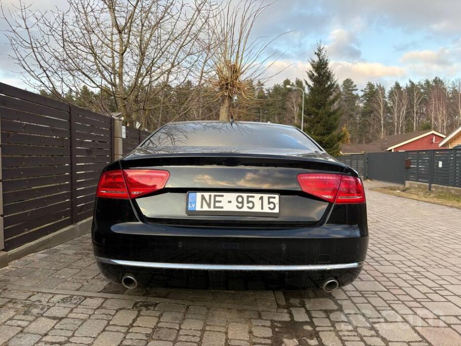 Black Audi A8 2012 in Riga, with an engine capacity of 3.00 L and mileage of 348 thousand km for 13900 €, photo 4 on AUTOMOTO.COM.LV
