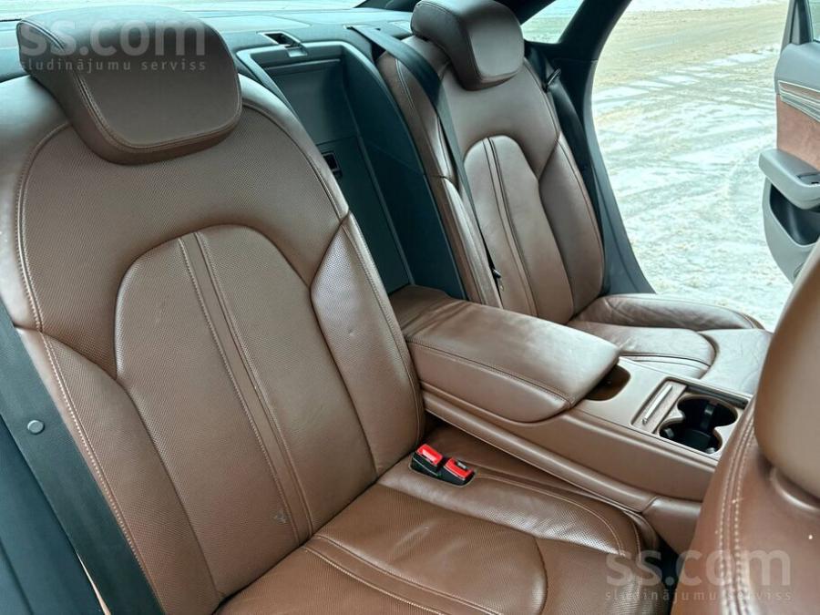 Black Audi A8 2012 in Riga, with an engine capacity of 3.00 L and mileage of 348 thousand km for 13900 €, photo 8 on AUTOMOTO.COM.LV