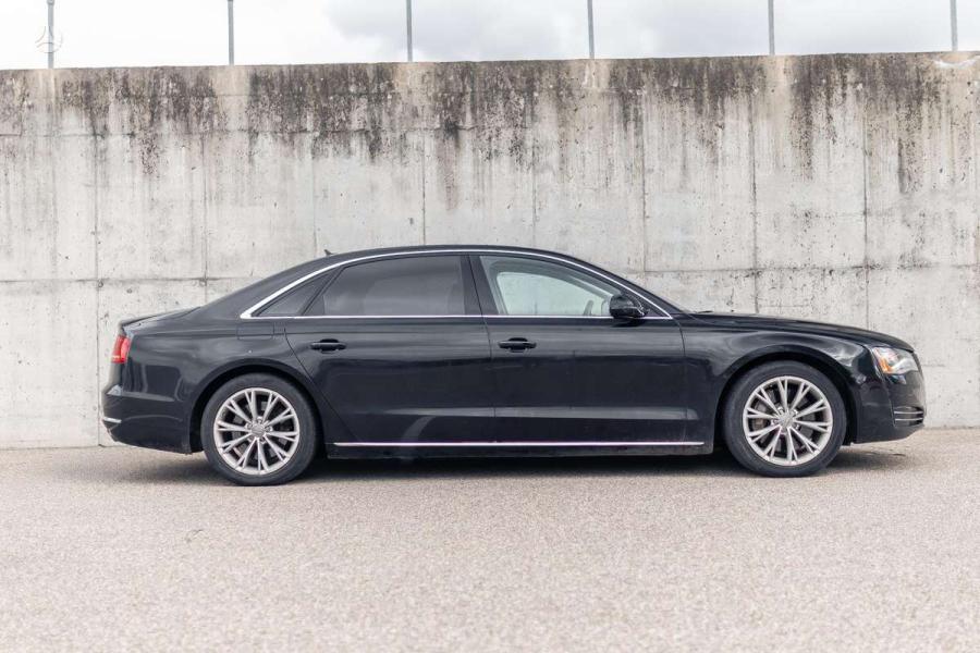 Black Audi A8 2012 in Vilnius, with an engine capacity of 4.16 L and mileage of 217 thousand km for 11500 €, photo 6 on AUTOMOTO.COM.LV
