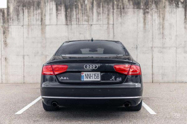 Black Audi A8 2012 in Vilnius, with an engine capacity of 4.16 L and mileage of 217 thousand km for 11500 €, photo 7 on AUTOMOTO.COM.LV