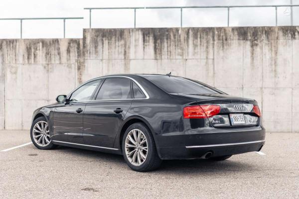 Black Audi A8 2012 in Vilnius, with an engine capacity of 4.16 L and mileage of 217 thousand km for 11500 €, photo 8 on AUTOMOTO.COM.LV