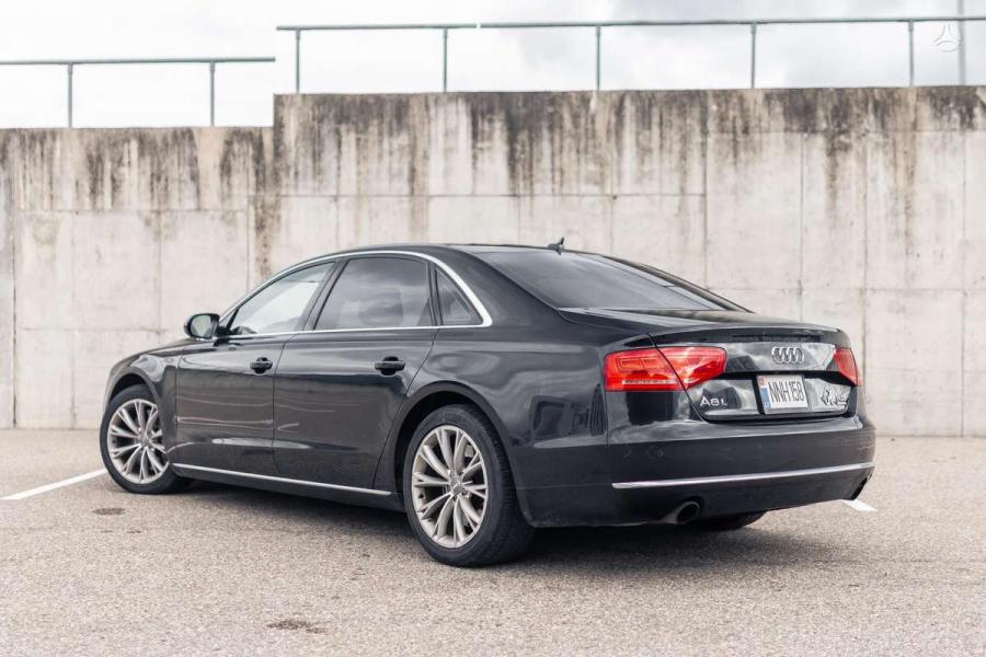 Black Audi A8 2012 in Vilnius, with an engine capacity of 4.16 L and mileage of 217 thousand km for 11500 €, photo 9 on AUTOMOTO.COM.LV