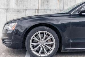Black Audi A8 2012 in Vilnius, with an engine capacity of 4.16 L and mileage of 217 thousand km for 11500 €, photo 10 on AUTOMOTO.COM.LV