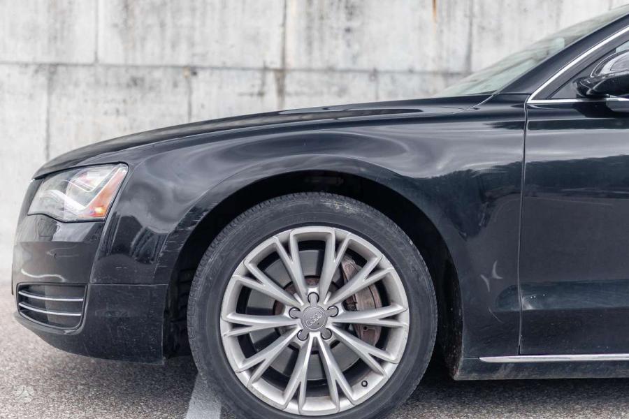 Black Audi A8 2012 in Vilnius, with an engine capacity of 4.16 L and mileage of 217 thousand km for 11500 €, photo 10 on AUTOMOTO.COM.LV